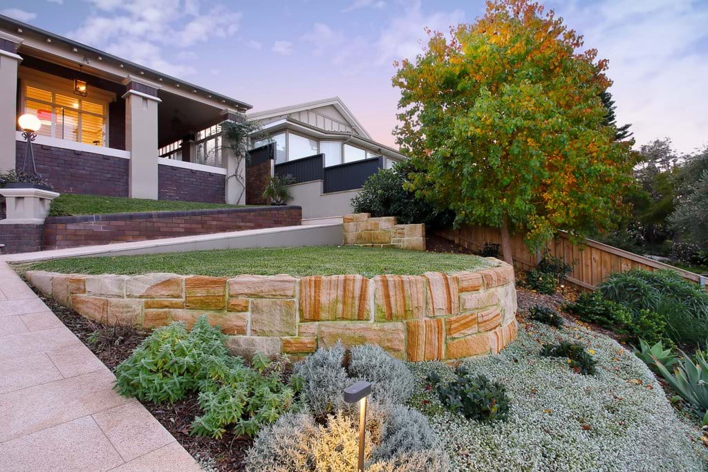 Kensington Steep Front Yard